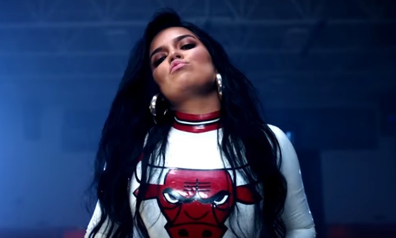 Karol G rebosa sensualidad en su nuevo videoclip: Punto G