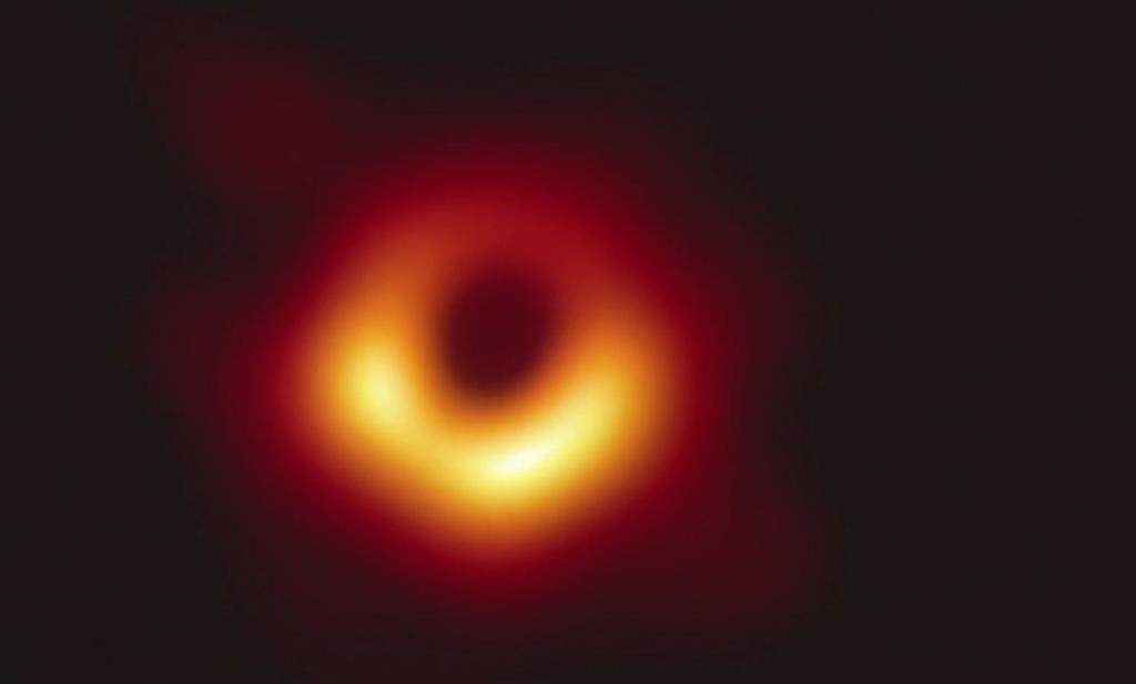 La galaxia M87 ofrece la primera imagen real de un agujero negro