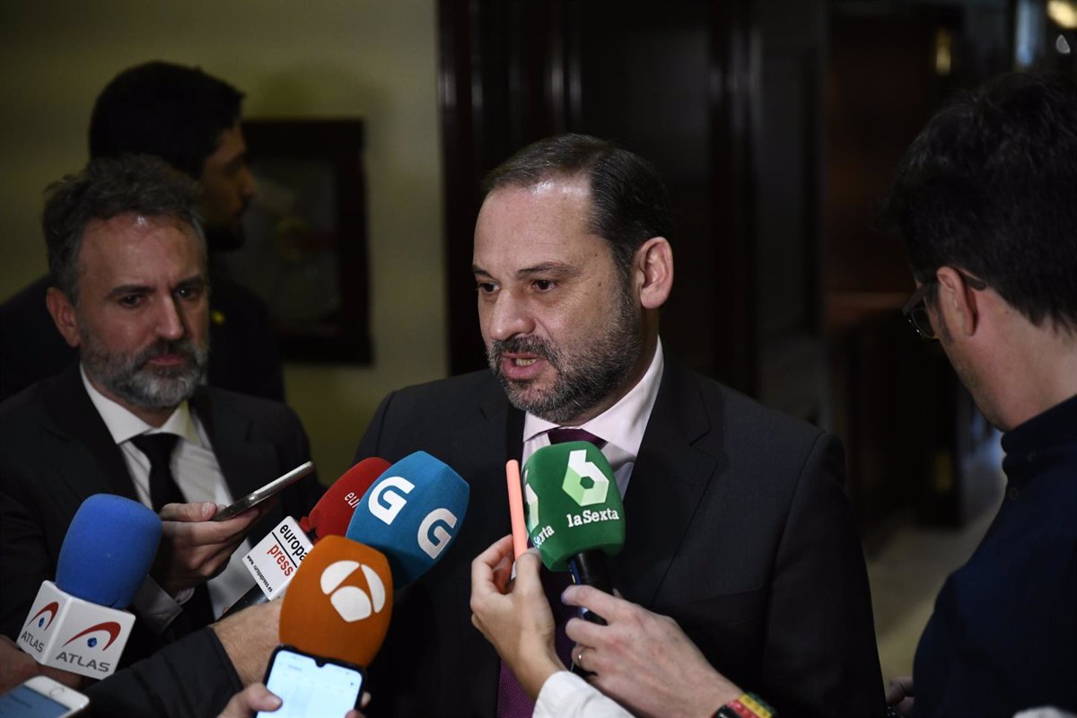 Ábalos Defiende La Ilegalización De Referendos Por El Desafío