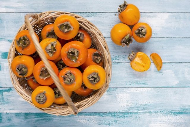 Conoce las propiedades del caqui, una de las mejores frutas del otoño