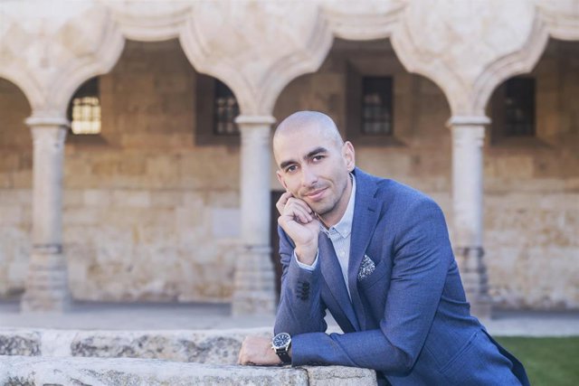 El profesor Raúl Rivas publica 'El asesino que envenenó a Napoléon'