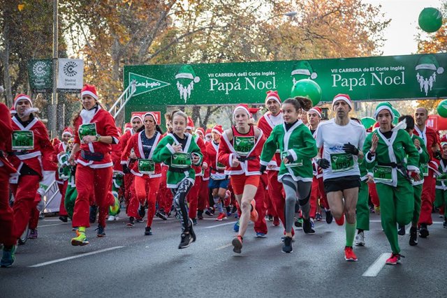 Cerca de 7.000 Papás Noel y elfos participan este domingo en la VIII Carrera de El Corte Inglés ...