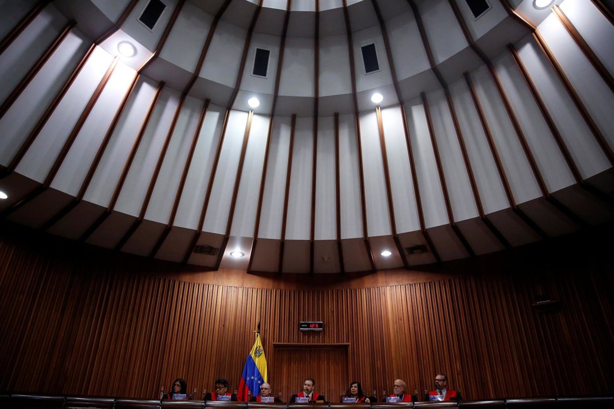 El Supremo de Venezuela declara nula la reforma parlamentaria que permite el voto virtual para ...