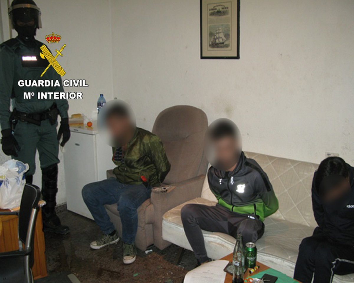 Guardia Civil Desmantela Un Grupo Criminal Con 5 Detenidos Que
