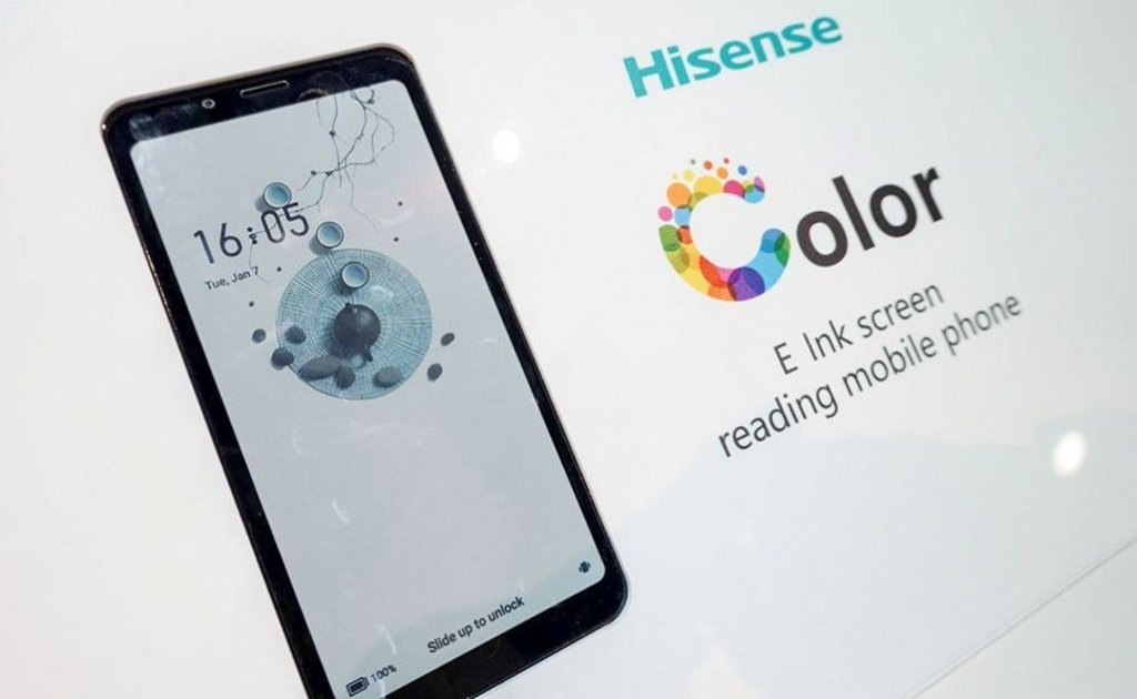 Hisense presenta un 'smartphone' con pantalla de tinta electrónica en color