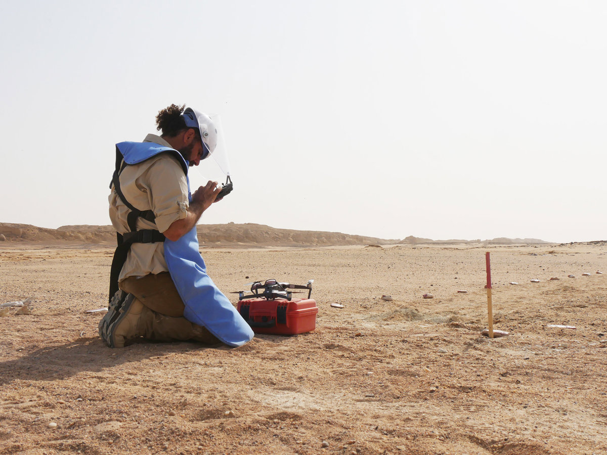 DDHH.- Un proyecto pionero emplea drones en la localización de minas en ...