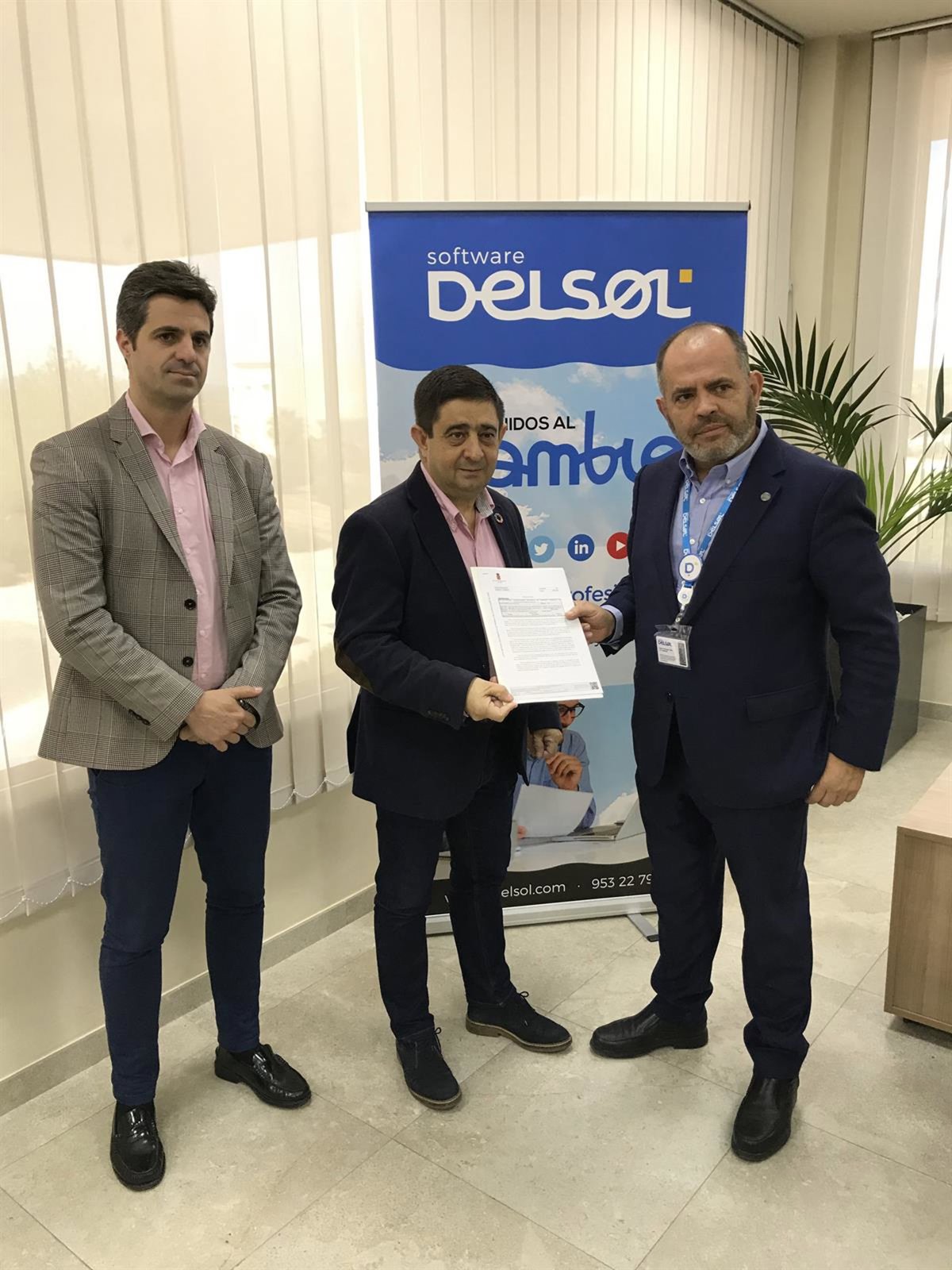 La Diputación de Jaén entrega a la empresa Software Delsol una ayuda de ...