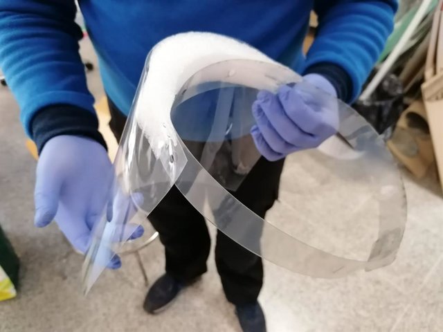 La Universidad de Sevilla fabricará 1.000 protectores faciales al día ...