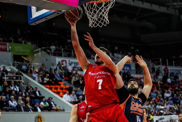 Jonathan Barreiro renueva tres temporadas con el Casademont Zaragoza