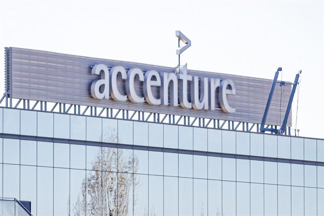 Accenture gana un 1,7% menos en su tercer trimestre, hasta 1.094 millones