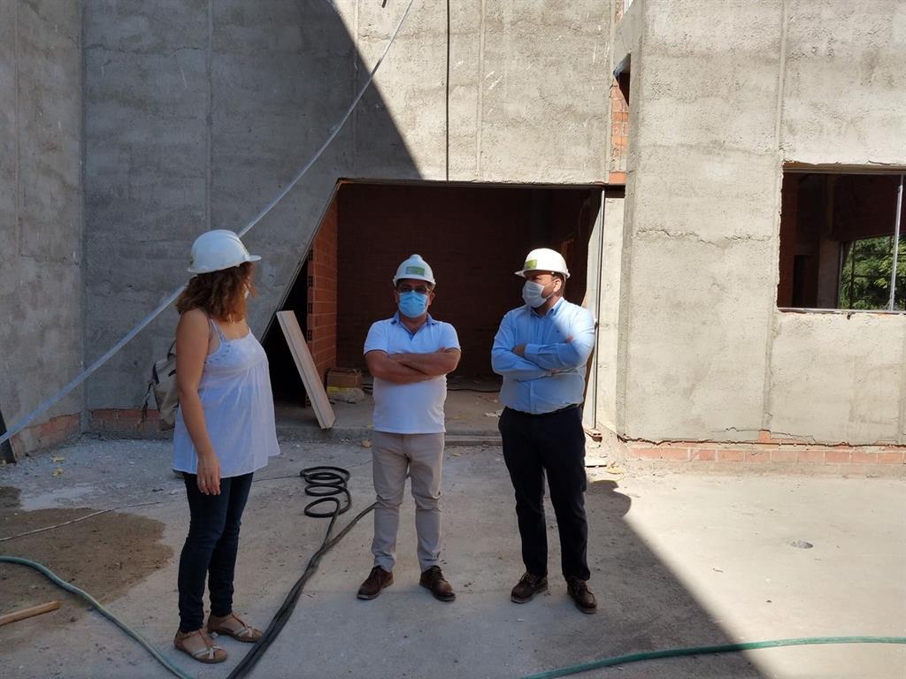 Edificio de Actividades Económicas y Participación Ciudadana : Construdata21