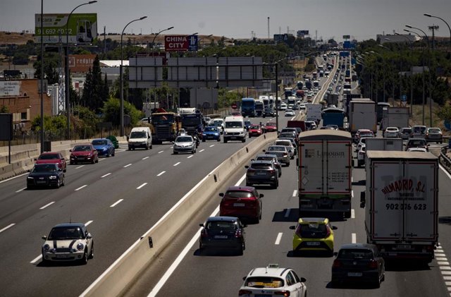 Varios kilómetros de atascos a las salidas de Madrid en casi todas las ...