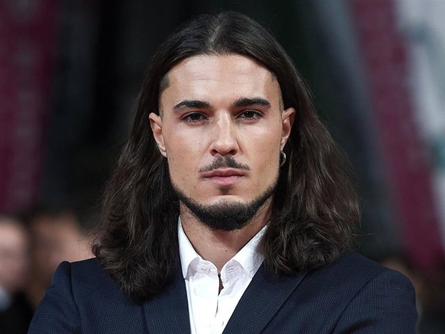 Carlo Costanzia cumple 28 años consolidado como modelo y siguiendo los ...