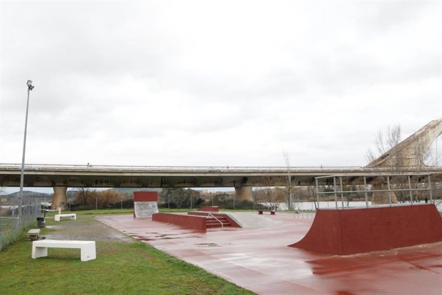 El skate park junto al Guadiana en Mérida cuenta ya con iluminación ...