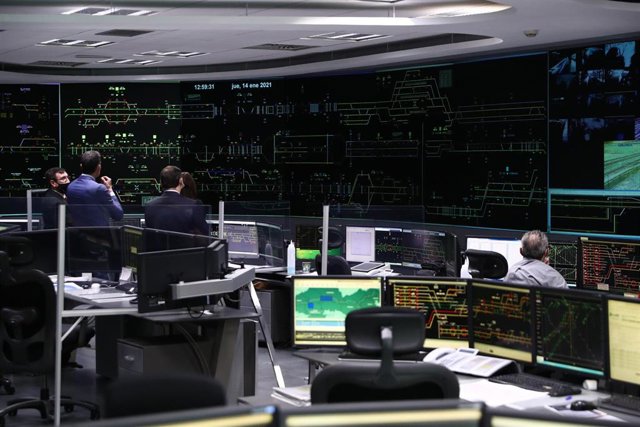 Adif licita la renovación de la arquitectura de redes y sistemas de ...