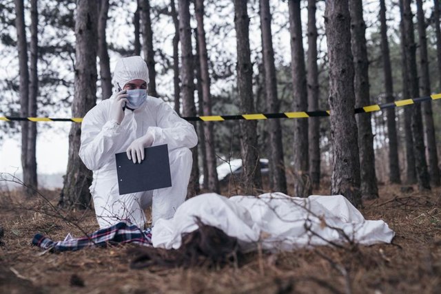 Conoce un poco mejor qué hacen los médicos forenses: ¡más de lo que ...