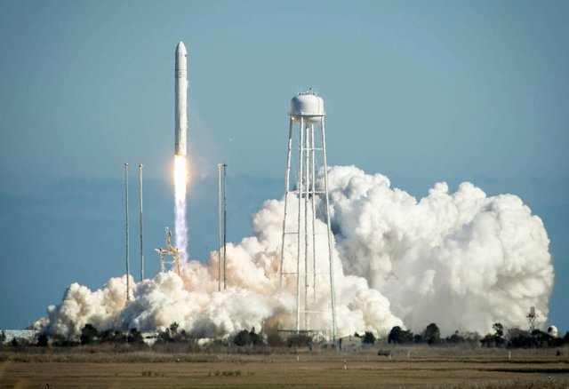 Combustible espacial limpio con un elemento del coche eléctrico