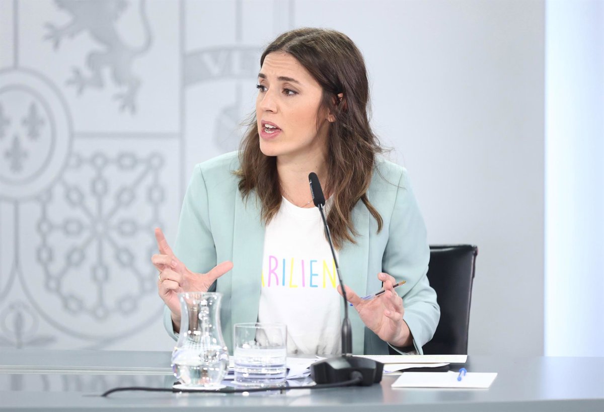 Irene Montero defiende la Ley Trans tras las críticas de Feijóo: "Será ley"