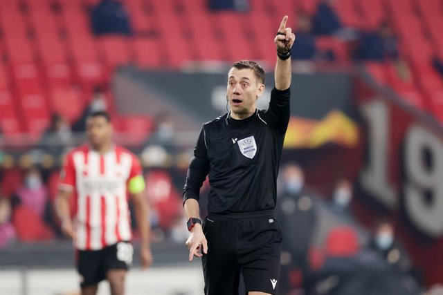 Clément Turpin arbitrará el España-Suiza de la UEFA Nations League