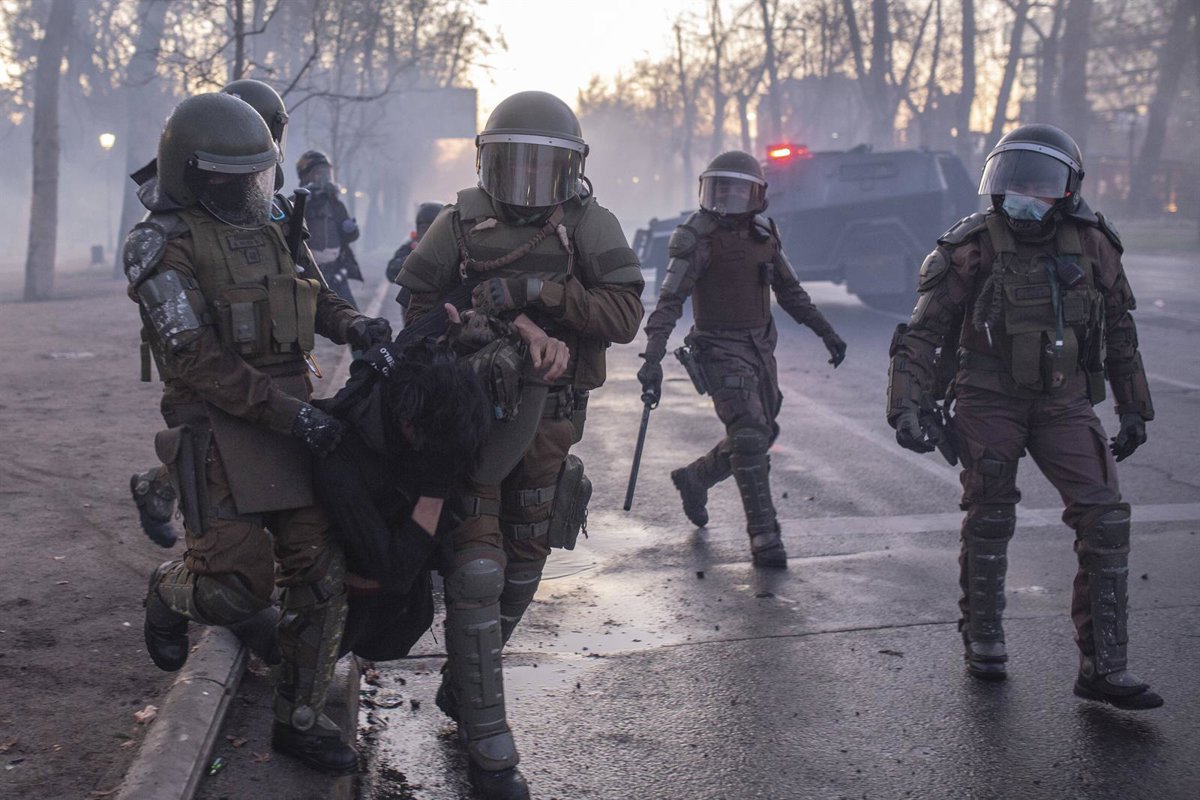 El Gobierno de Chile despliega unos 25.000 carabineros en las marchas ...
