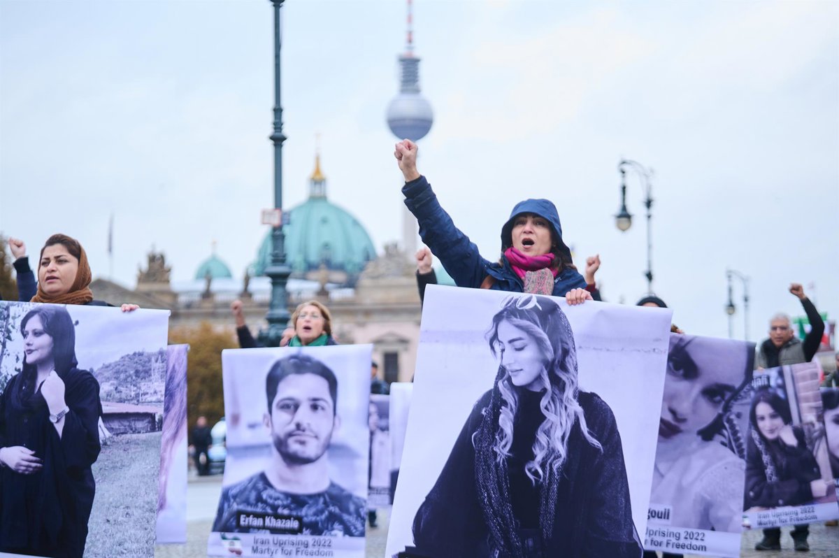 Irán.- La UE sanciona a 11 personas y cuatro entidades por la represión ...