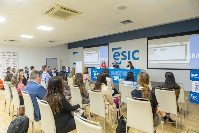 ESIC Sevilla celebra la inauguración oficial de los programas ...
