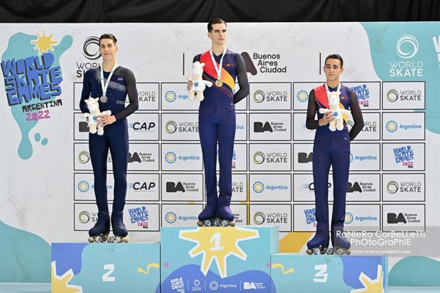 Pau Díaz revalida su título de campeón del mundo de patinaje artístico y Chevi Guzmán logra su ...