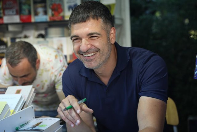 Eloy Moreno explora el fin del amor en su primera novela no para todos ...