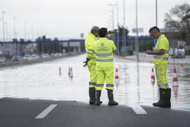 Cortado un tramo de la N-331 en Antequera (Málaga) por inundación de la ...