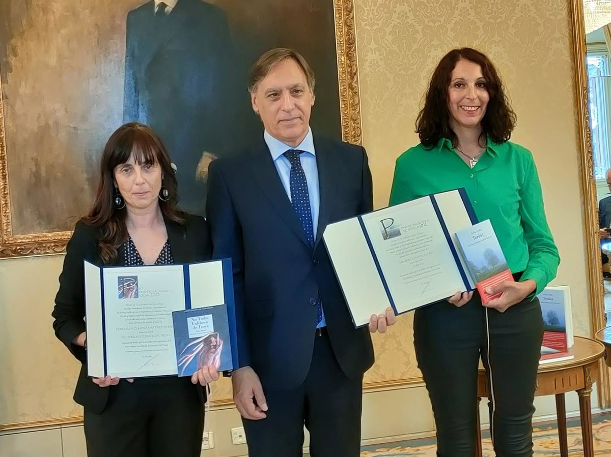 Emilce Mariel Acuña y María Eugenia Martínez Bernal reciben los Premios ...