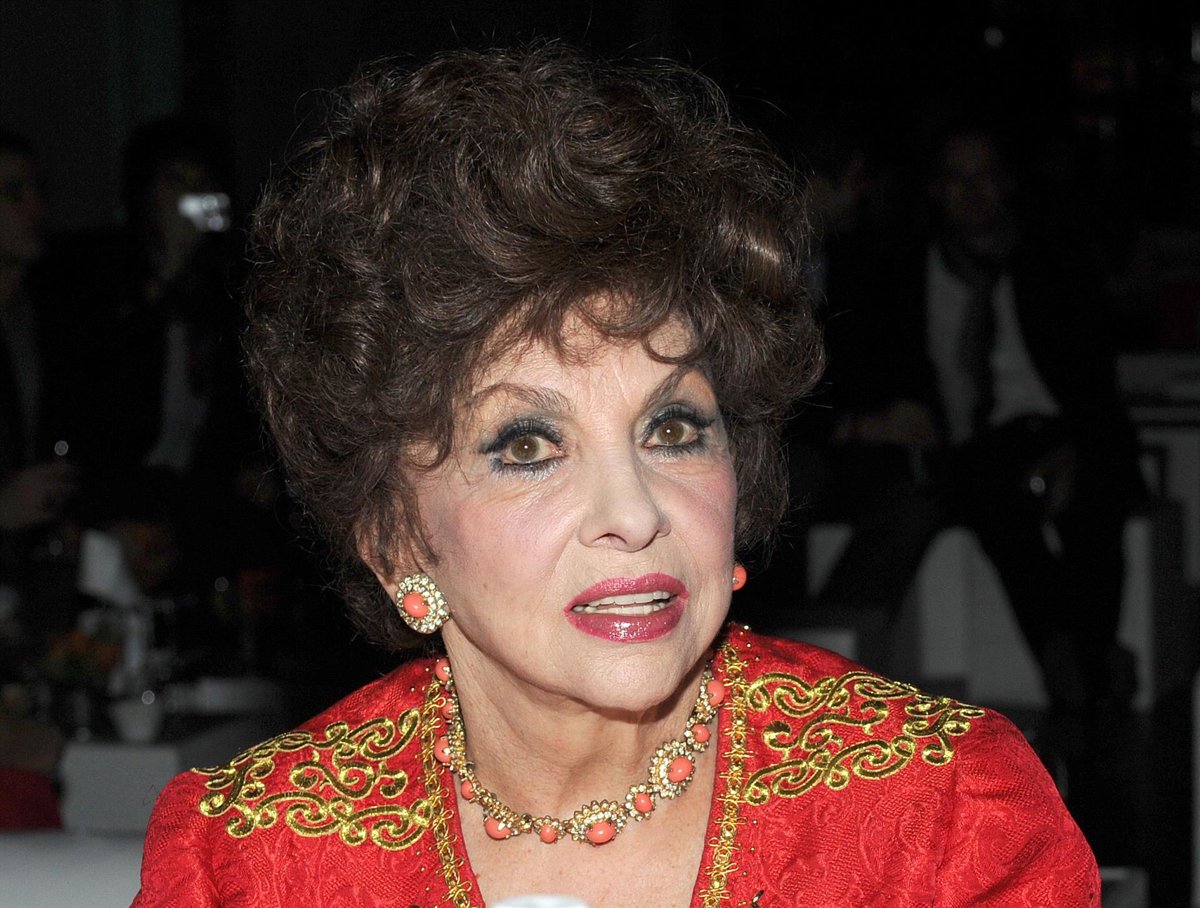 Muerre l'actriz Gina Lollobrigida, "la muyer más guapa del mundu" y ...