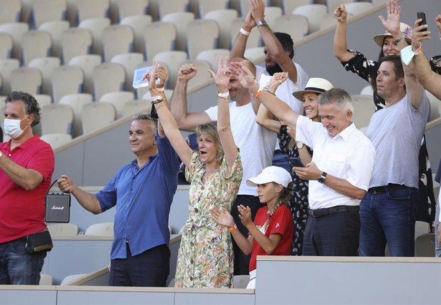 El padre de Djokovic posó "sin querer" con seguidores de Putin
