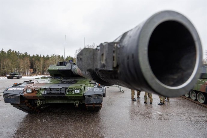 Ucrania.- Alemania entrega a Ucrania 18 carros de combate Leopard 2