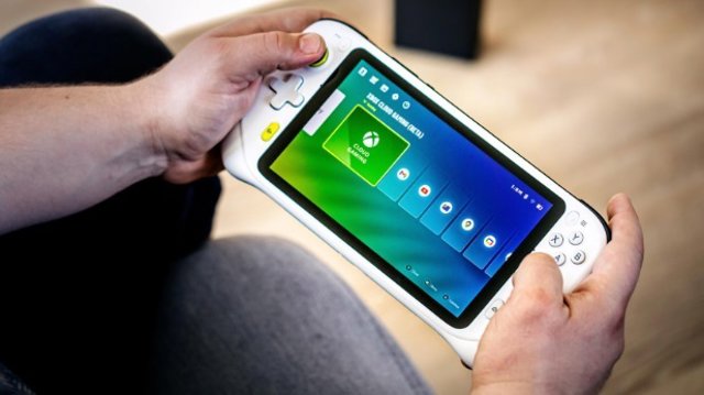 Portaltic.-Logitech G traerá a España su videoconsola portátil G Cloud ...