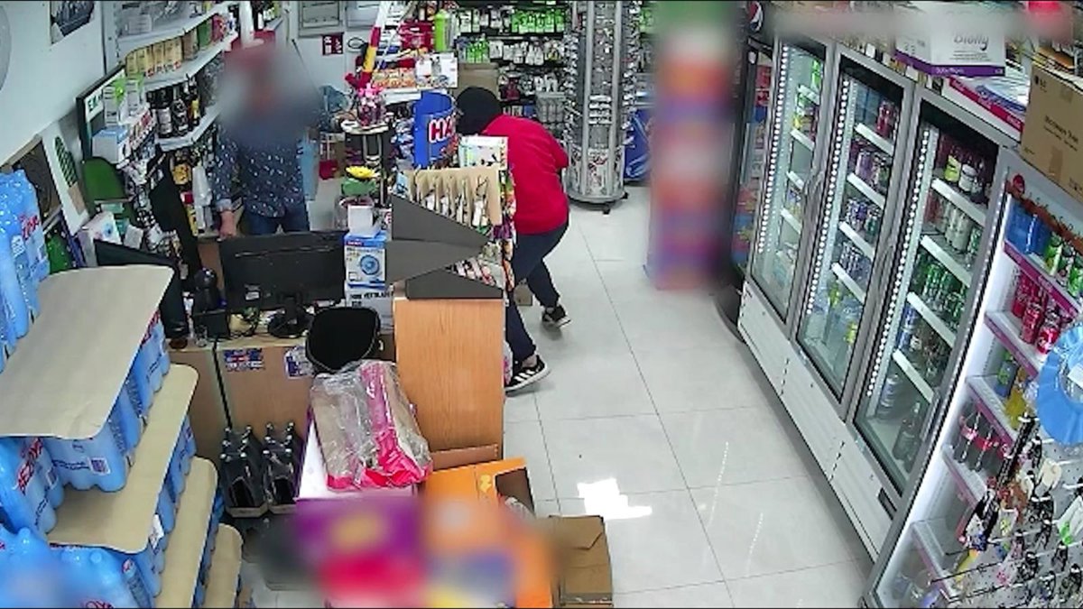 Detenido por atracar un establecimiento y amenazar a un trabajador con un cuchillo en Torrevieja