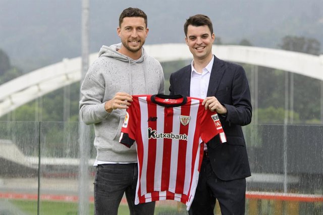 Óscar de Marcos renueva un año más con el Athletic
