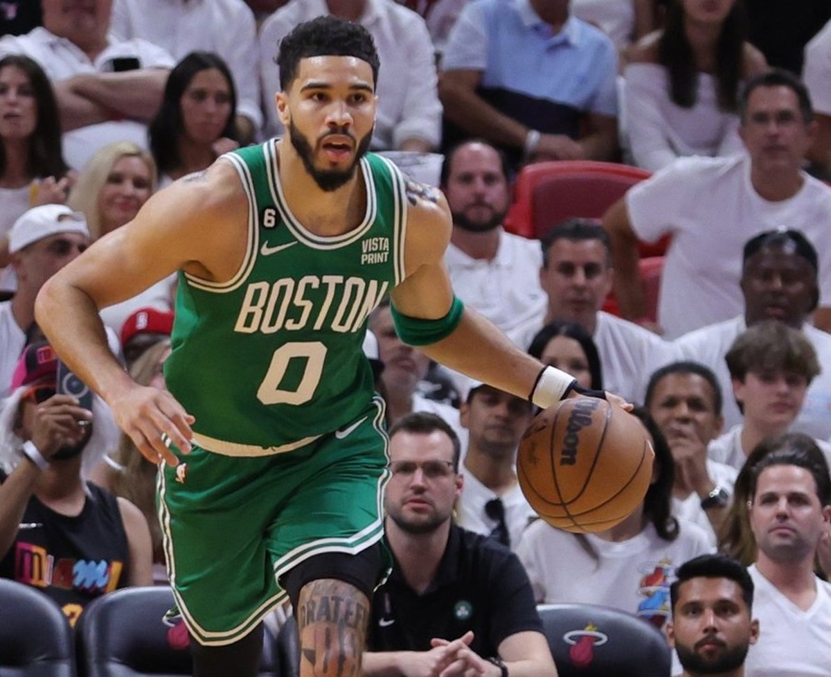Los Celtics salvan el primer 'match ball' ante los Heat y la serie volverá a Boston