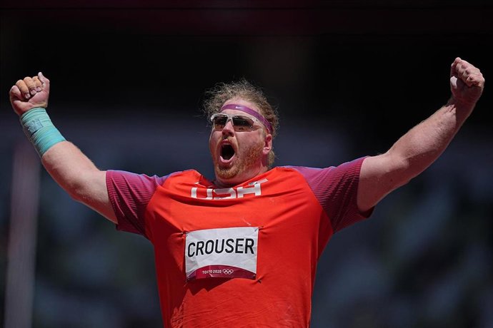 Ryan Crouser mejora su récord del mundo de peso