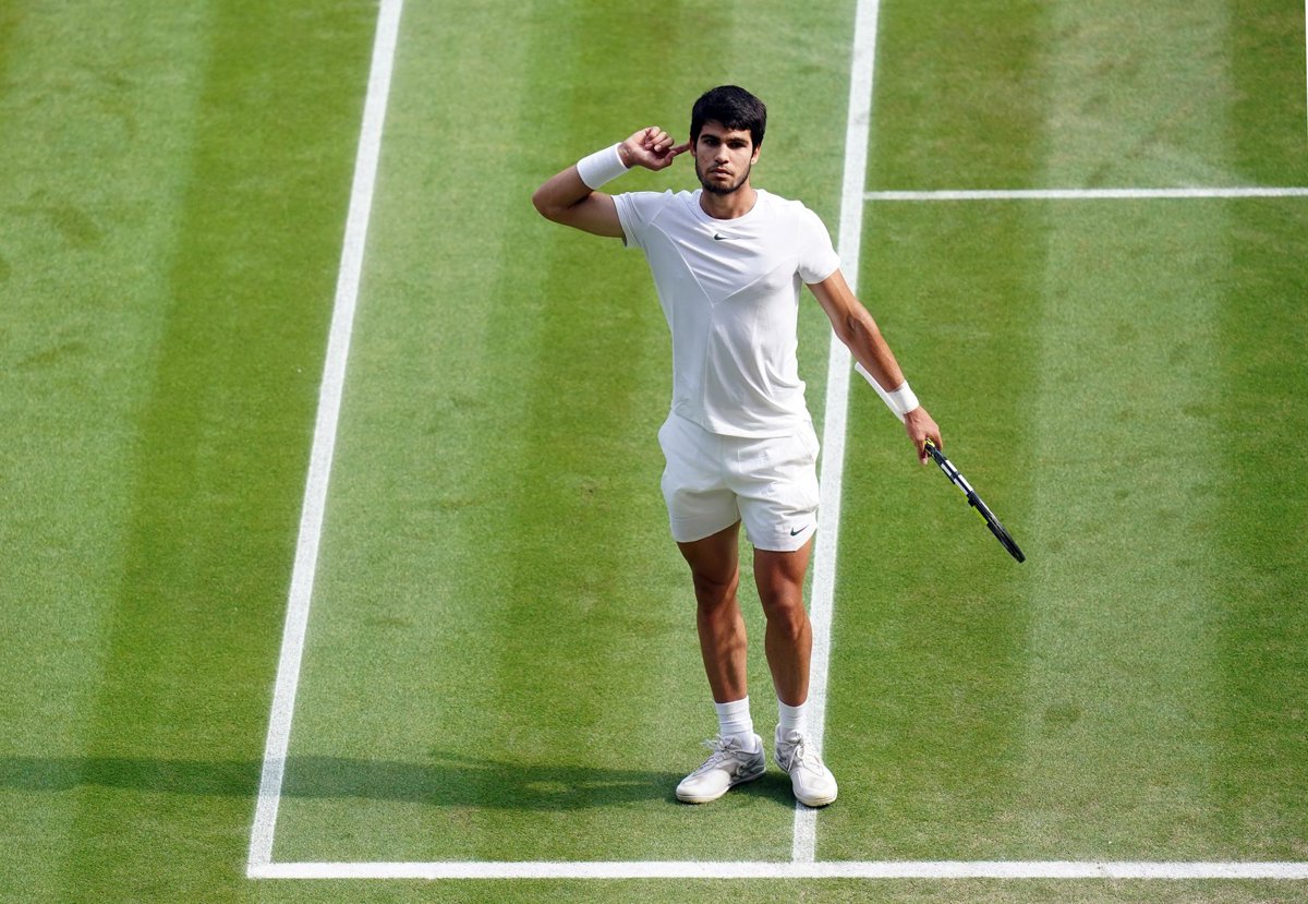 El tenista español Carlos Alcaraz derrota a Djokovic y conquista su ...
