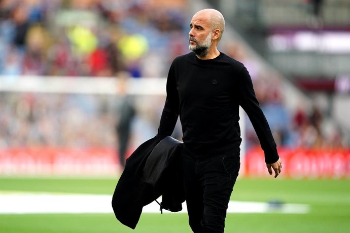 Guardiola, operado de la espalda, lejos de los banquillos hasta el parón