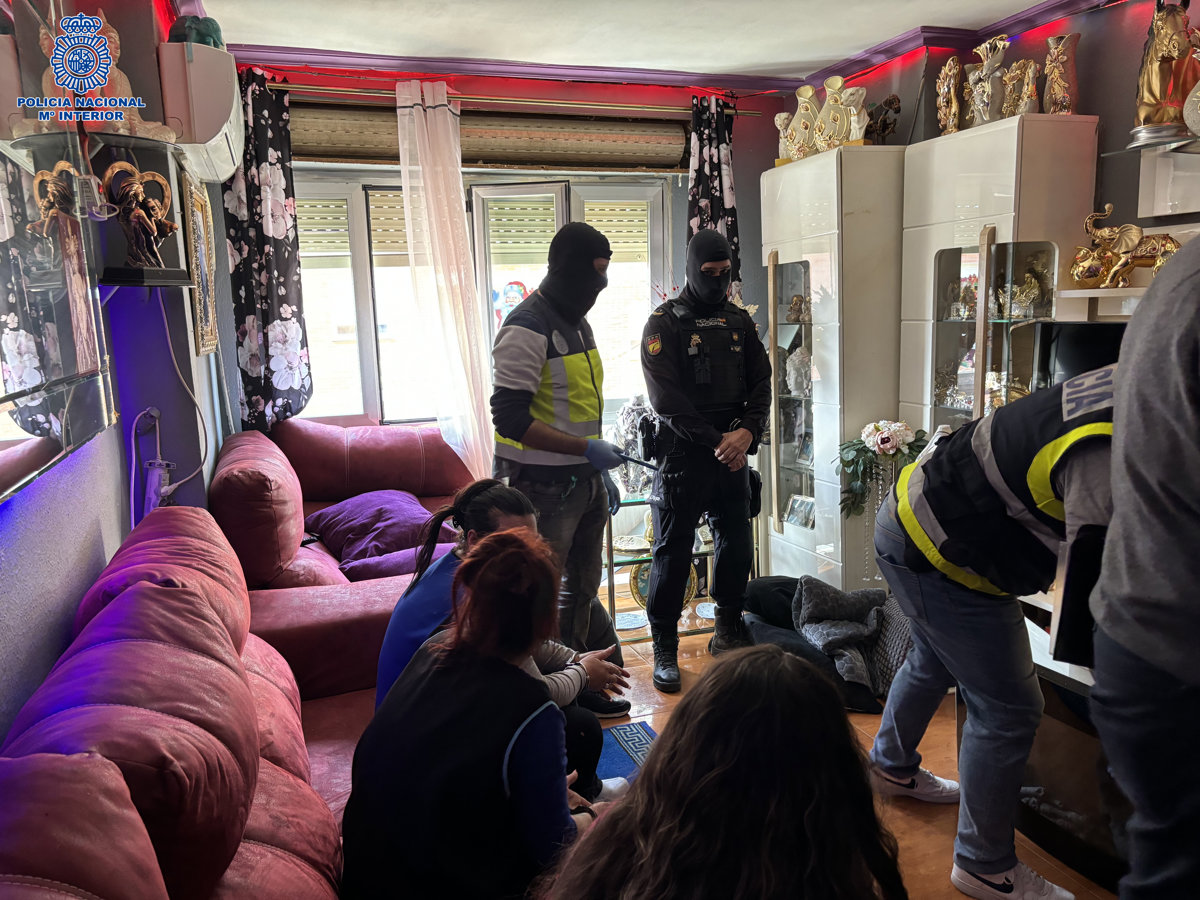 La Policía Nacional desmantela dos puntos de venta de droga en Varea y en La Estrella y detiene ...