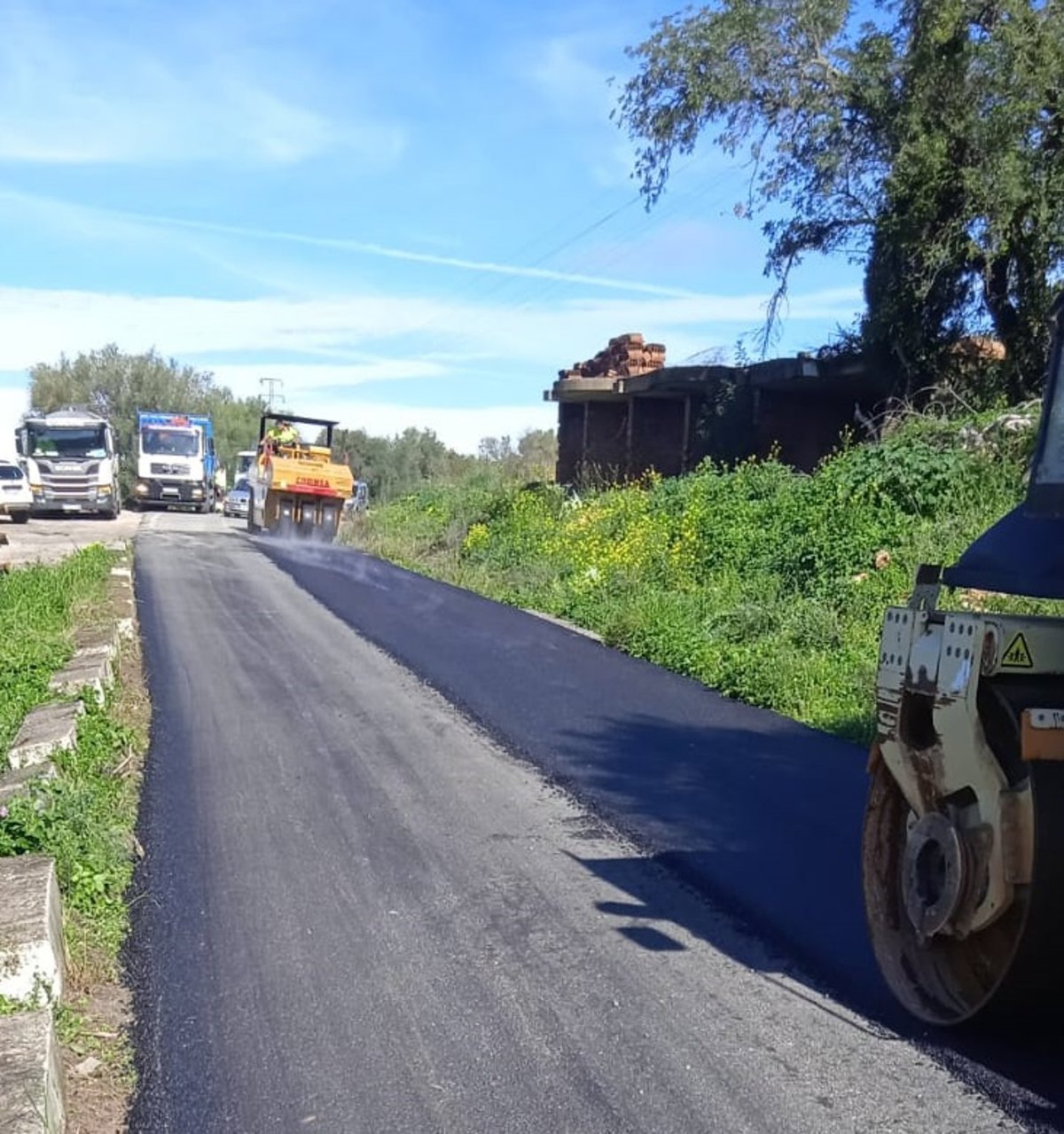 La Junta lleva a cabo obras de mejora del firme de la carretera A-2302 entre Benaocaz y Ubrique ...
