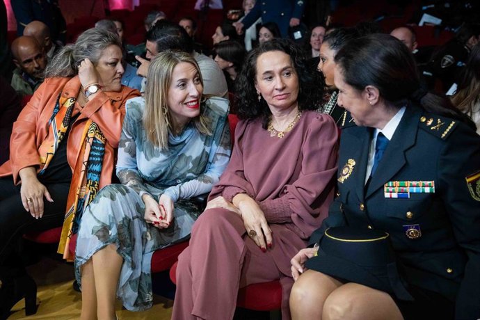 Guardiola celebra el "avance" de las mujeres en los Cuerpos de ...