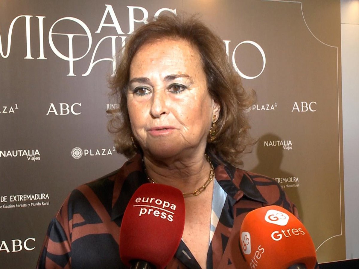 Carmen Tello habla por primera vez del amor entre su hijo, Enrique Solís, y Vicky Martín Berrocal