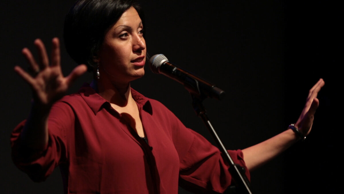 L'artista palestina Rafeef Ziadah ofereix un recital de "poesia contra la barbàrie" aquest ...