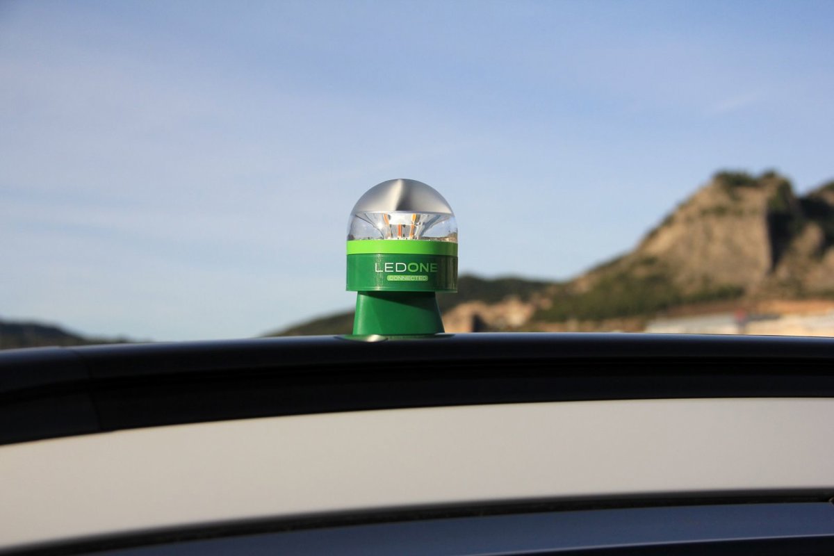 Erum Vial, pionero en seguridad vial, explica las ventajas de las luces de emergencia conectadas