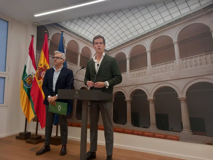 Vox dice a Capellán que "no pida permiso a la izquierda" y dé el ...