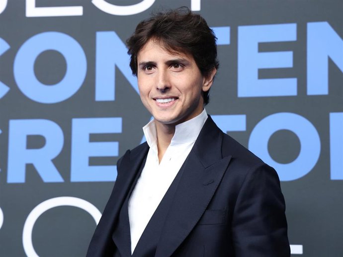 Roca Rey reaparece pletórico en los Premios Forbes tras su cogida en ...