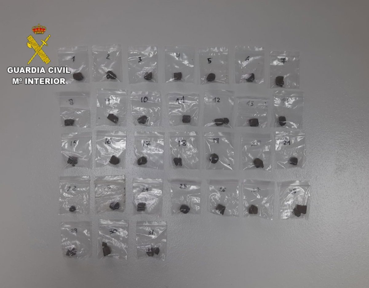 Interceptada unha menor cunha trintena de dose de haxix nas ...