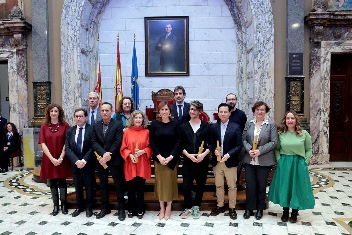 El Ayuntamiento entrega los premios literarios Ciutat de València a ...